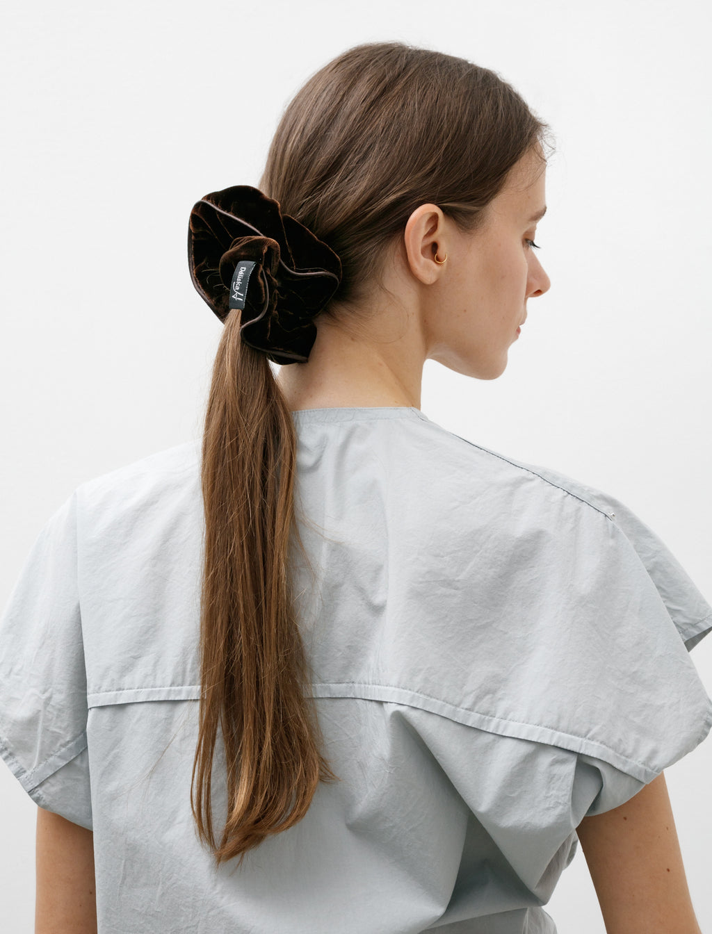 Deliska Velvet Scrunchie – Neighbour