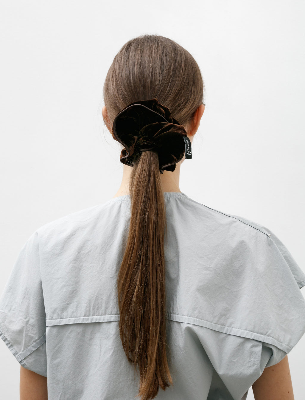 Deliska Velvet Scrunchie – Neighbour