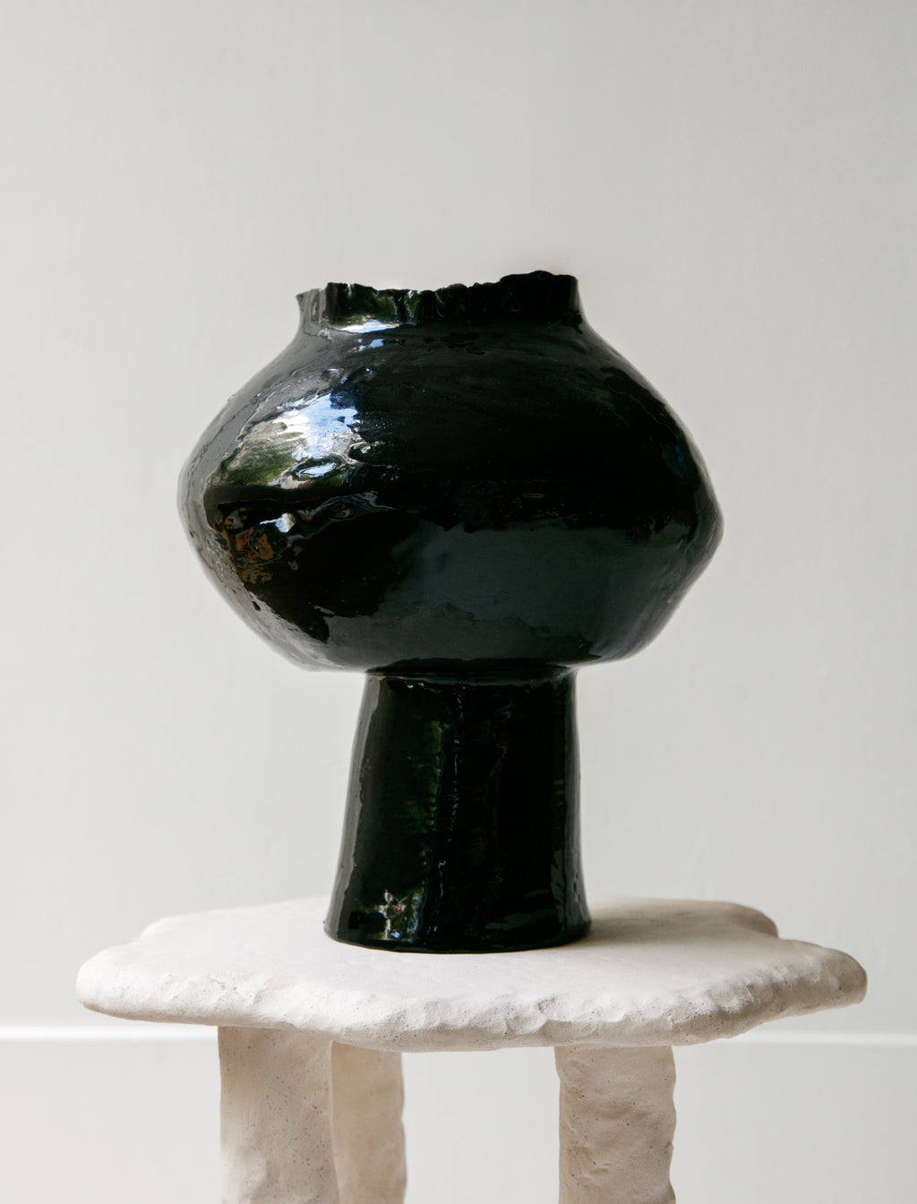 Nathalee Paolinelli Pedestal Orb Black – Neighbour